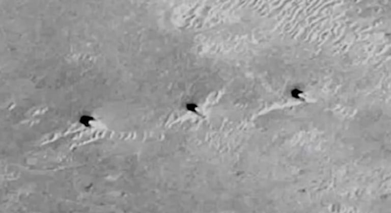 Life On Mars? Three Artificial Towers Found In A Row On The Red Planet ...